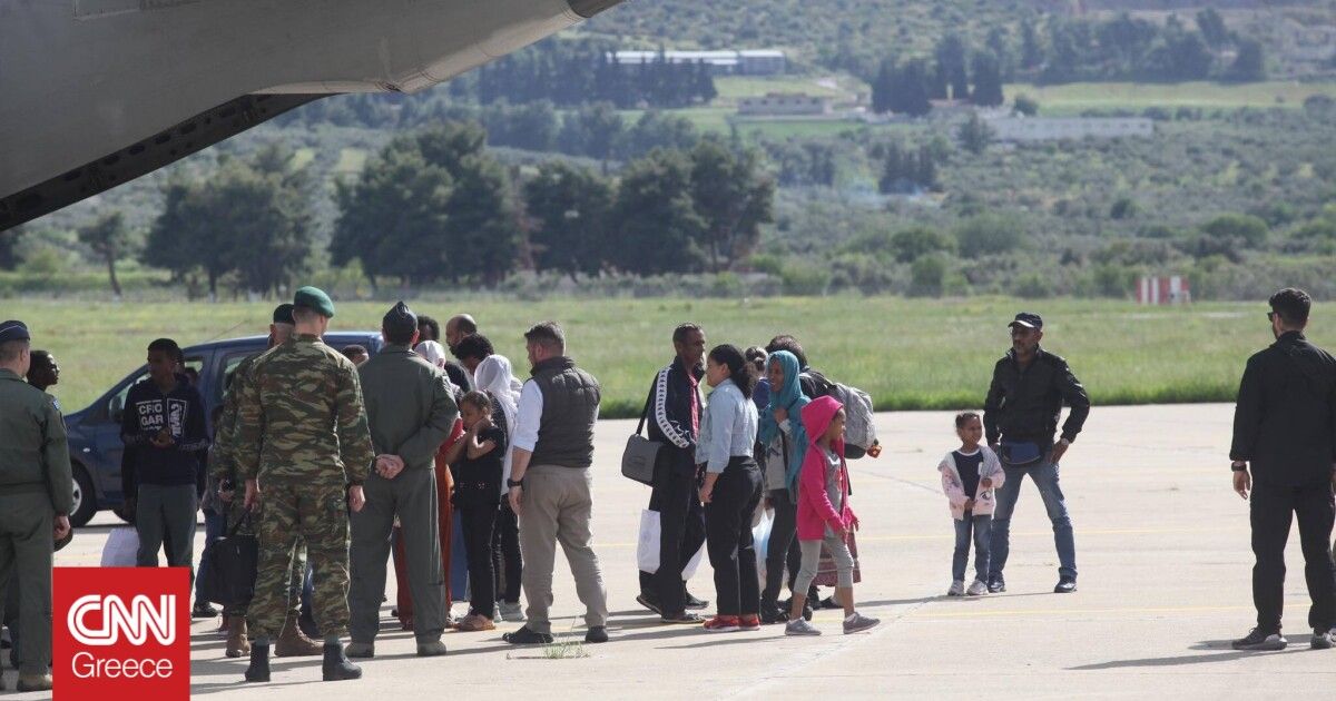 Σουδάν: Οι πρώτες εικόνες από την άφιξη των 16 Ελλήνων στην Τανάγρα ...