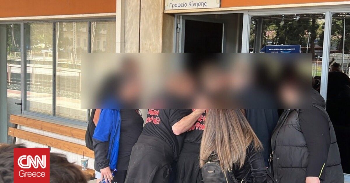 ΟΣΕ Λάρισας: Συγγενείς θυμάτων των Τεμπών διαπληκτίστηκαν με ...