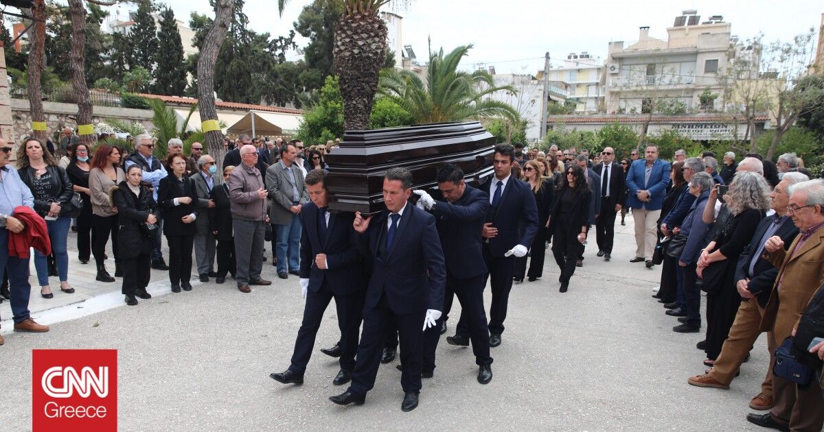 Κλίμα συγκίνησης στην κηδεία του Λάζαρου Λασκαρίδη - CNN.gr