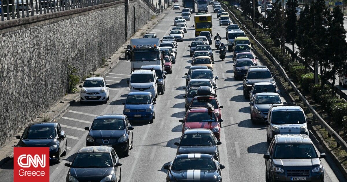 Τροχαίο στη λεωφόρο Αθηνών - Τραυματίστηκε ένας αστυνομικός - CNN.gr