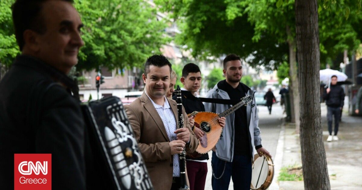 Με κλαρίνο και τραγούδι ψηφίζουν οι Λαρισαίοι - CNN.gr