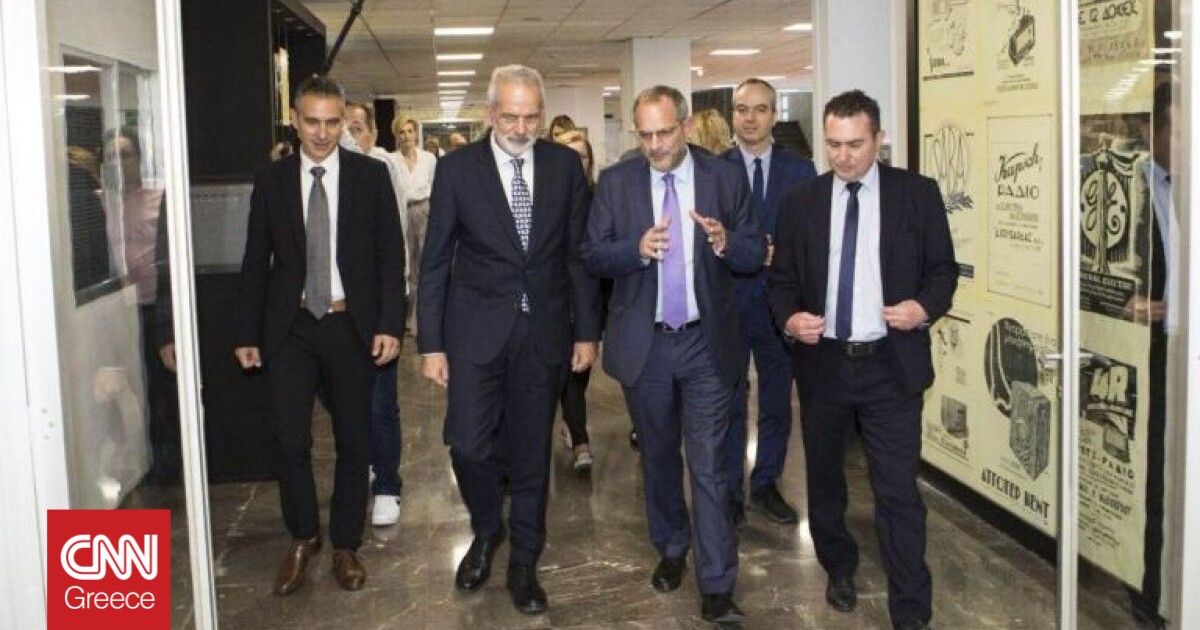 Ξεναγήθηκε στο Ραδιομέγαρο της ΕΡΤ ο πρωθυπουργός Ιωάννης Σαρμάς - CNN.gr