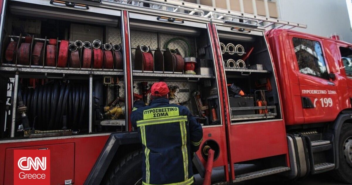 Φωτιά στην Κηφισιά: Αυτοκίνητο τυλίχθηκε στις φλόγες - CNN.gr