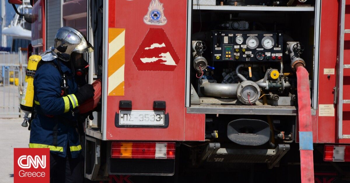 Υπό έλεγχο η πυρκαγιά σε διαμέρισμα στο κέντρο της Αθήνας - CNN.gr