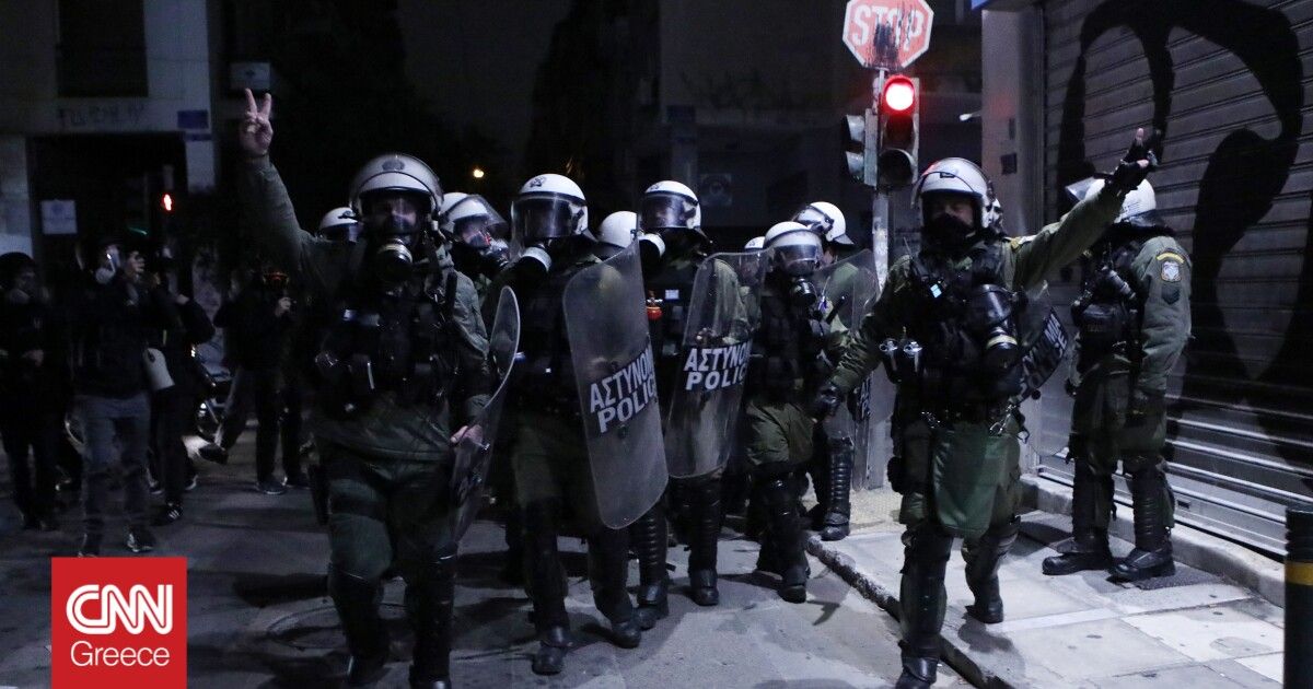 Επιθέσεις με μολότοφ εναντίον αστυνομικών σε Εξάρχεια και Ζωγράφου - CNN.gr