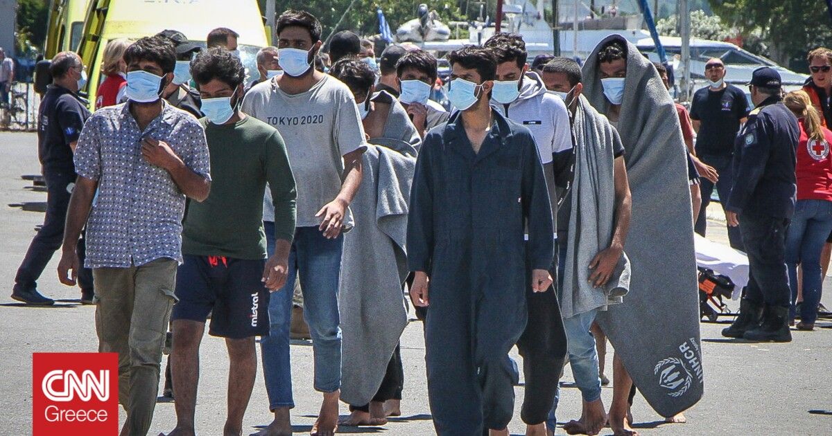 Υπ. Μετανάστευσης και Ασύλου: Σε διαρκή επαφή με το Λιμενικό - CNN.gr