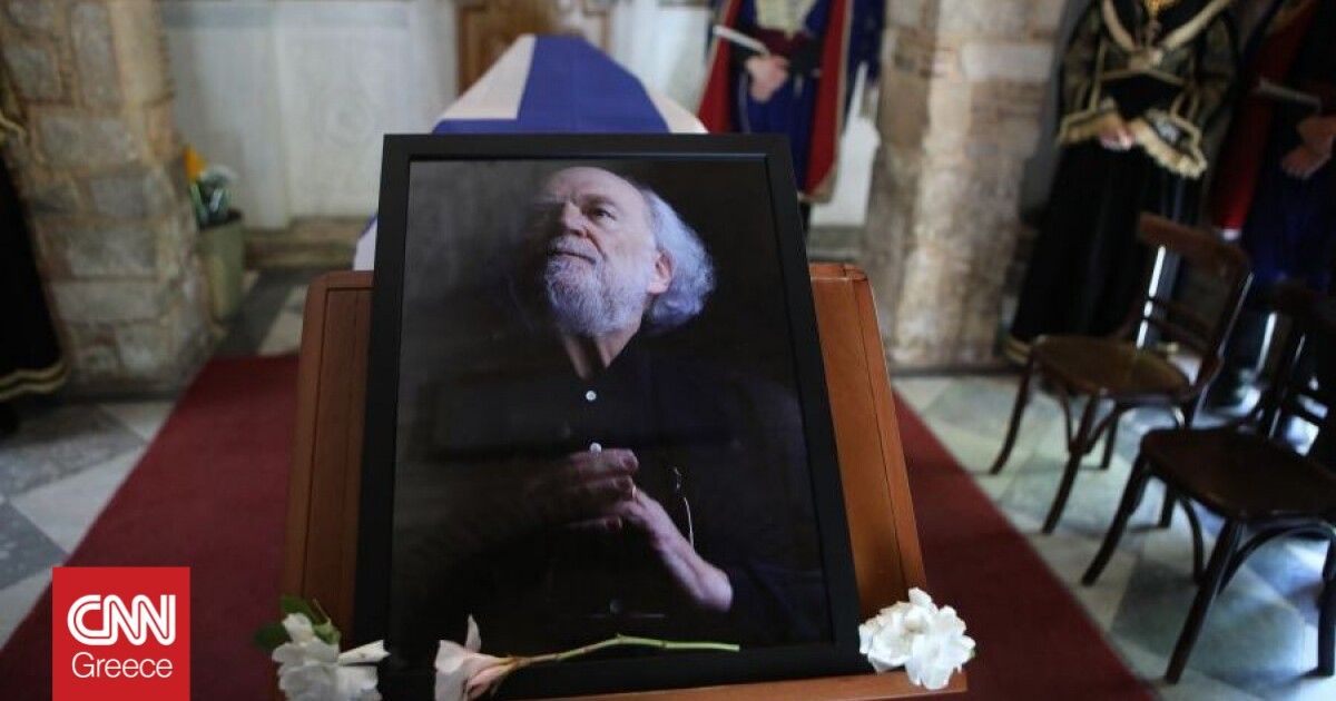 Γιάννης Μαρκόπουλος: Συγκίνηση στο τελευταίο «αντίο» για τον σπουδαίο ...