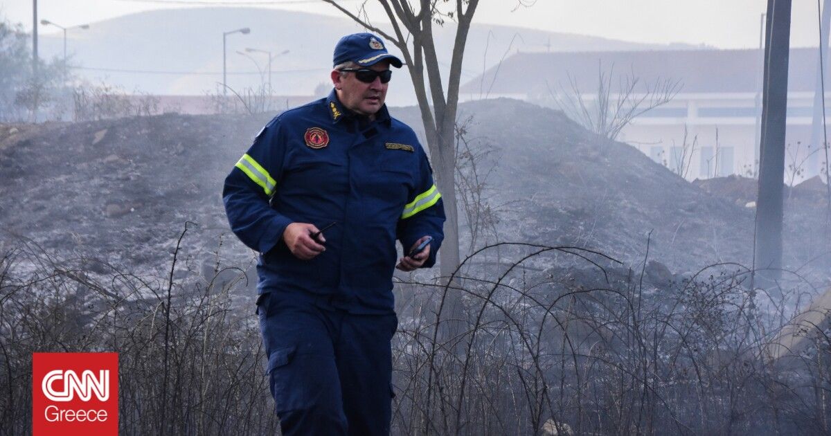 Φωτιά στην Αρτέμιδα κοντά σε κατοικημένη περιοχή - CNN.gr