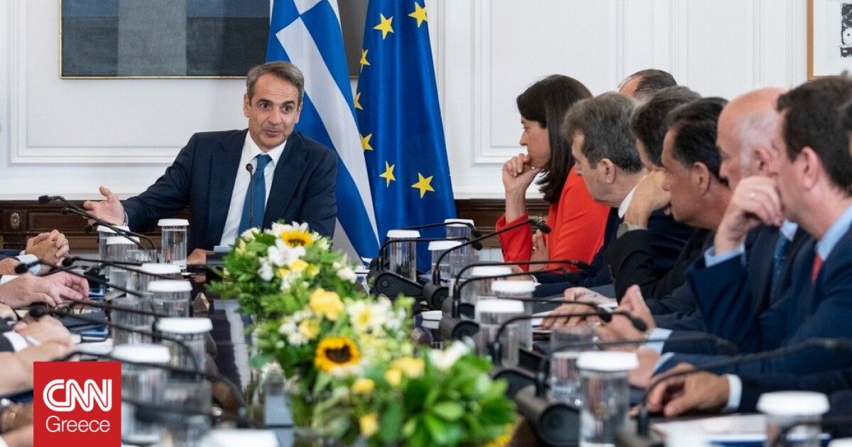 Υπό διαρκή «έλεγχο» οι 63 υπουργοί από το Μέγαρο Μαξίμου - Οι ...
