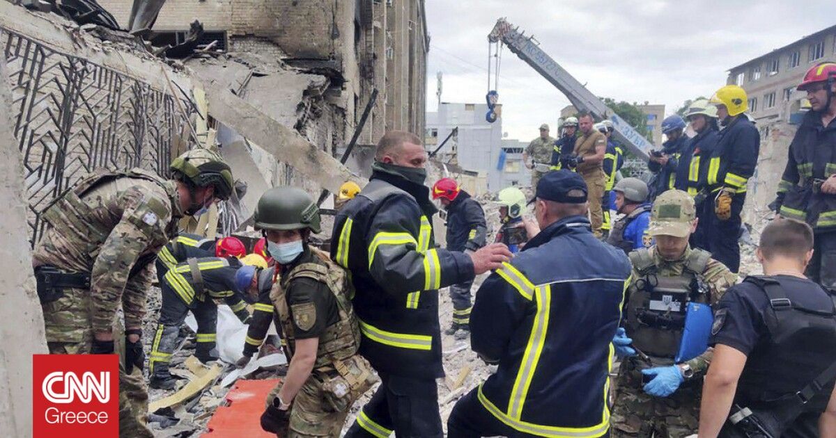 Ουκρανία: Τουλάχιστον 12 νεκροί από ρωσική επίθεση σε εστιατόριο στο ...