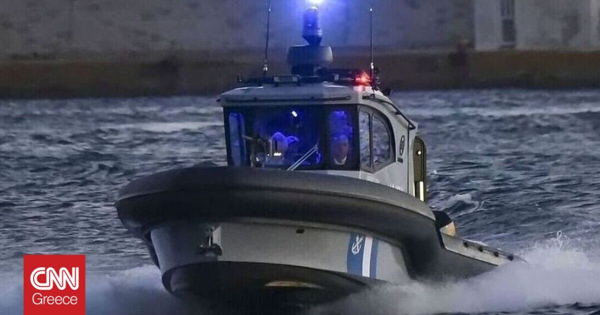 Σε εξέλιξη η επιχείρηση μεταφοράς 120 μεταναστών που προσάραξαν σε ...