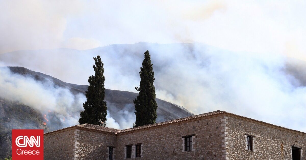 Φωτιά στο Αίγιο: Κοντά στα πρώτα σπίτια η πυρκαγιά που καίει στο ...