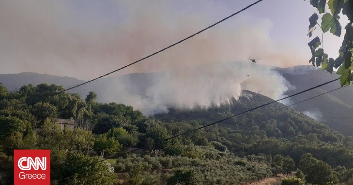 Κέρκυρα: Αναζωπυρώθηκε η φωτιά - Βρίσκεται ελάχιστα χιλιόμετρα από το ...