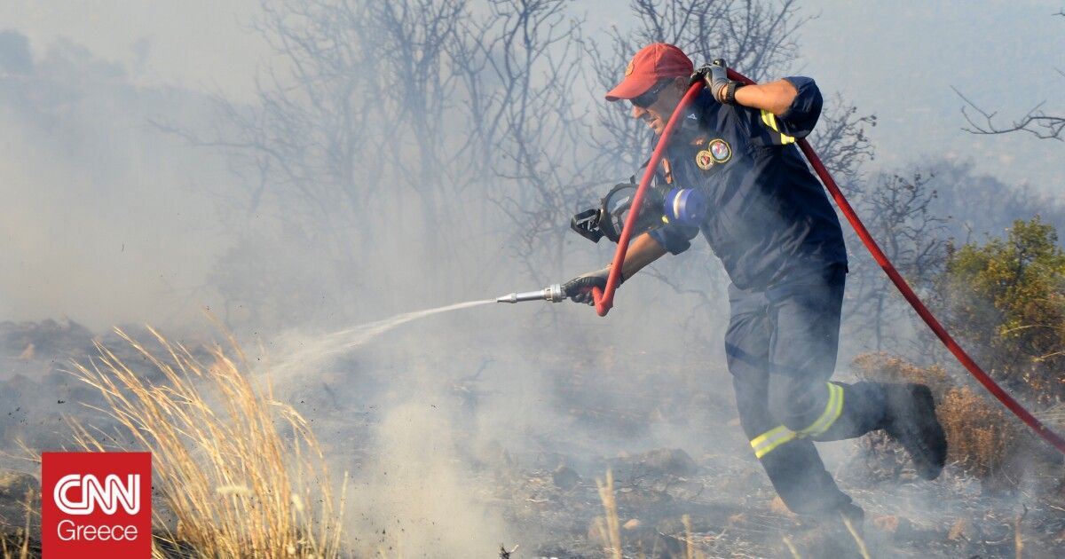 Πυρκαγιά στην Κόρινθο - Επιχειρούν επίγεια και εναέρια μέσα - CNN.gr