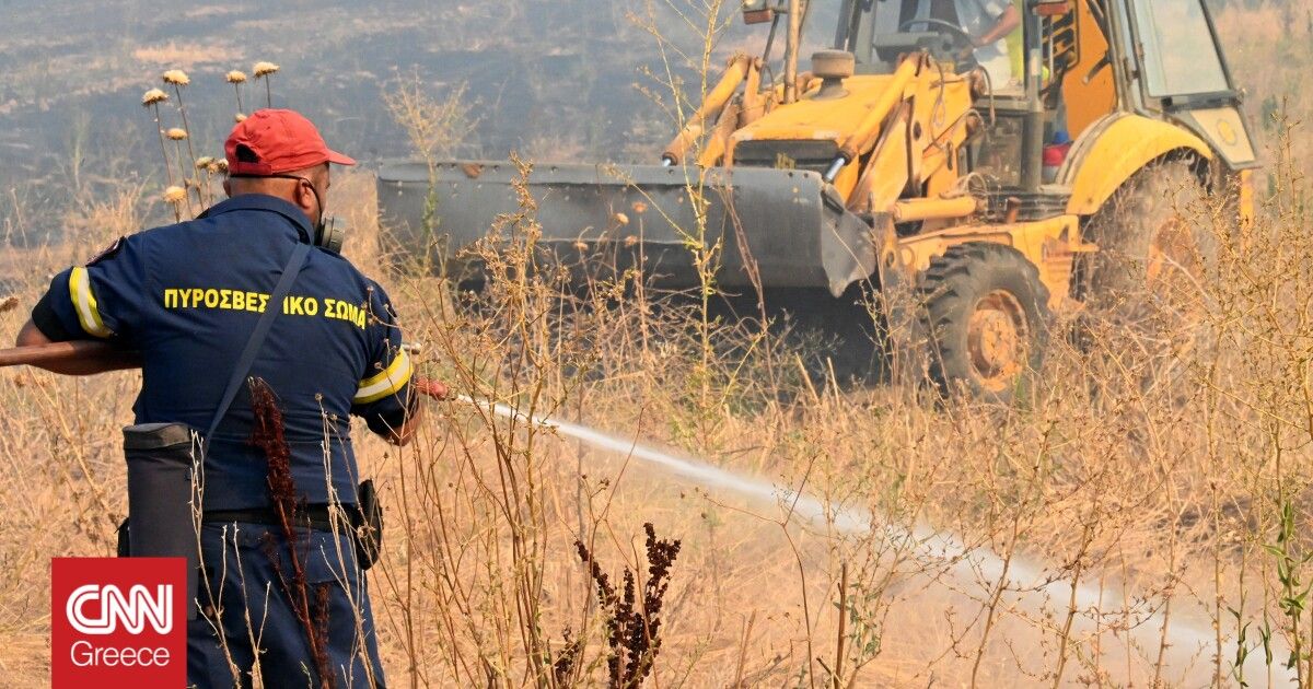 Σε εξέλιξη η φωτιά στην Κεφαλονιά - CNN.gr