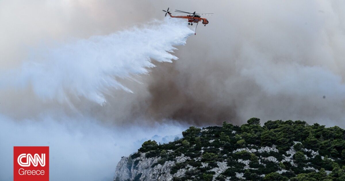 Κρίσιμη μάχη για τον Εθνικό Δρυμό της Πάρνηθας – Καίγονται σπίτια ...