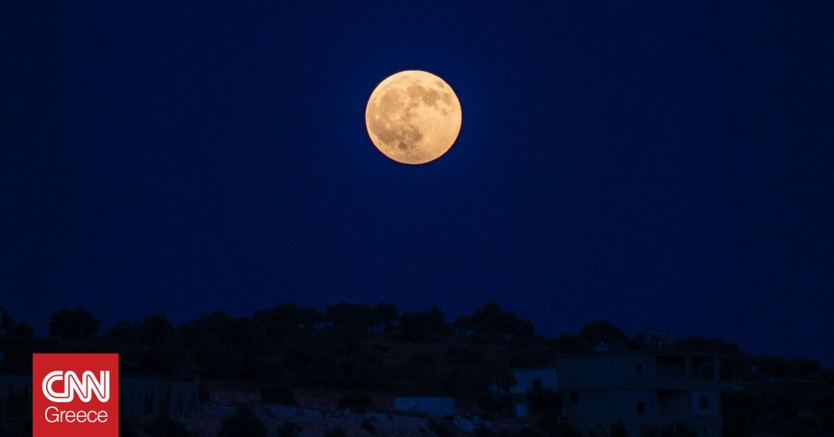 «Mπλε υπερσελήνη»: H μεγαλύτερη και φωτεινότερη πανσέληνος του χρόνου ...