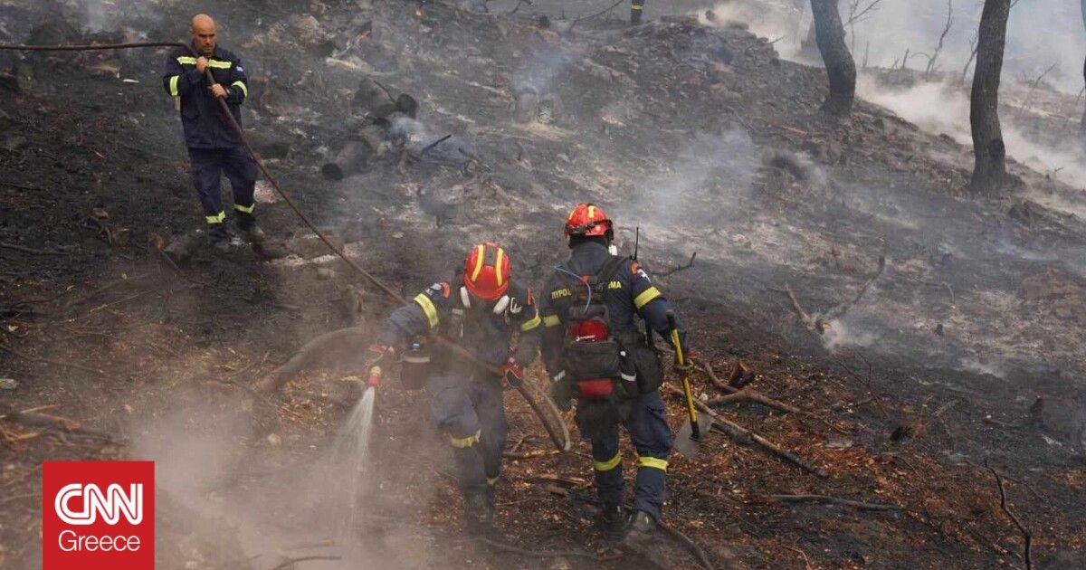 Κοντά σε οικισμό η φωτιά στη Σταμάτα: Μάχη για να μην απειλήσει τα ...