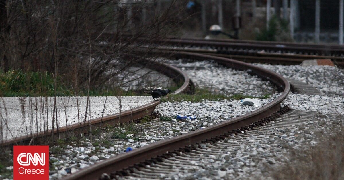 Σύγκρουση φορτηγού με τρένο στην Αχαΐα - Σώοι οι επιβάτες - CNN.gr
