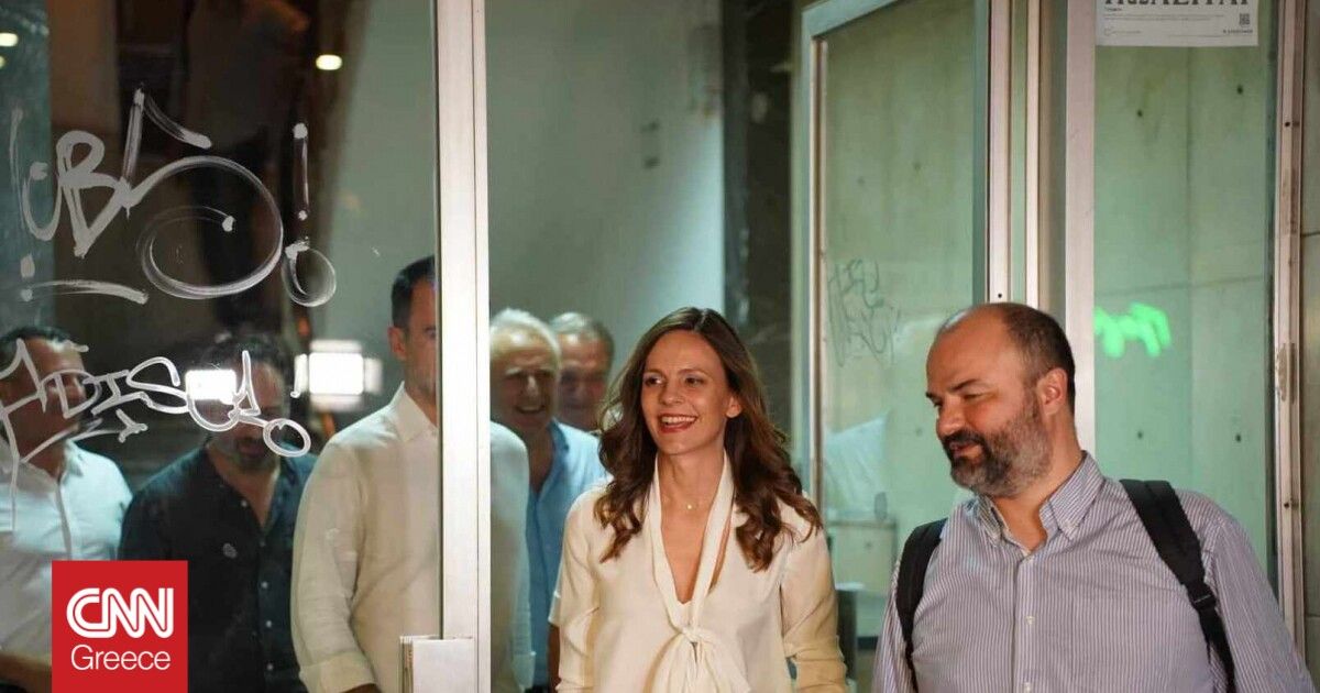 Στην Κουμουνδούρου έφτασε η Έφη Αχτσιόγλου - CNN.gr