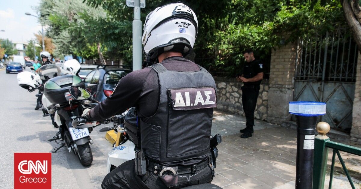 Τροχαίο ατύχημα στον Άγιο Στέφανο - Τραυματίες δύο αστυνομικοί της ...