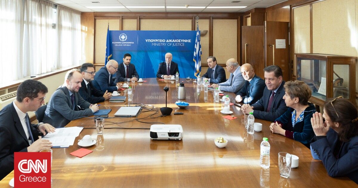 Συμφωνία συμβολαιογράφων με την κυβέρνηση για την ψηφιακή μεταβίβαση ...