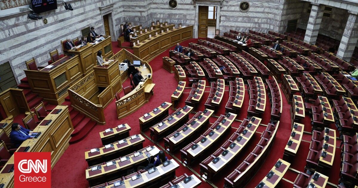 Βασίλης Βασιλικός: Η Ολομέλεια της Βουλής τίμησε με ενός λεπτού σιγή τη ...