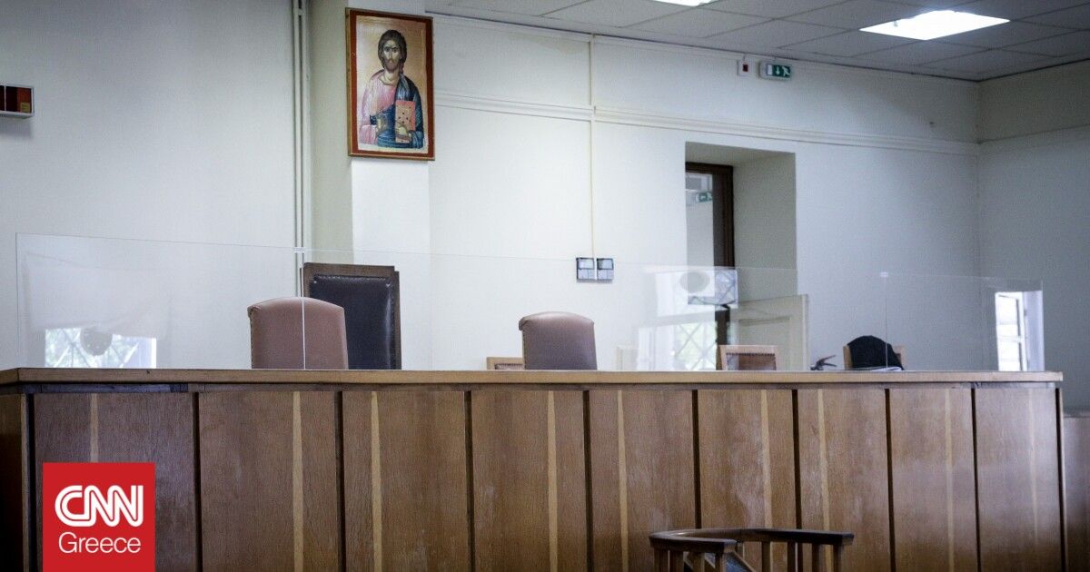 Θεσσαλονίκη: Στη φυλακή ο 42χρονος που απείλησε με μαχαίρι τον πατέρα ...