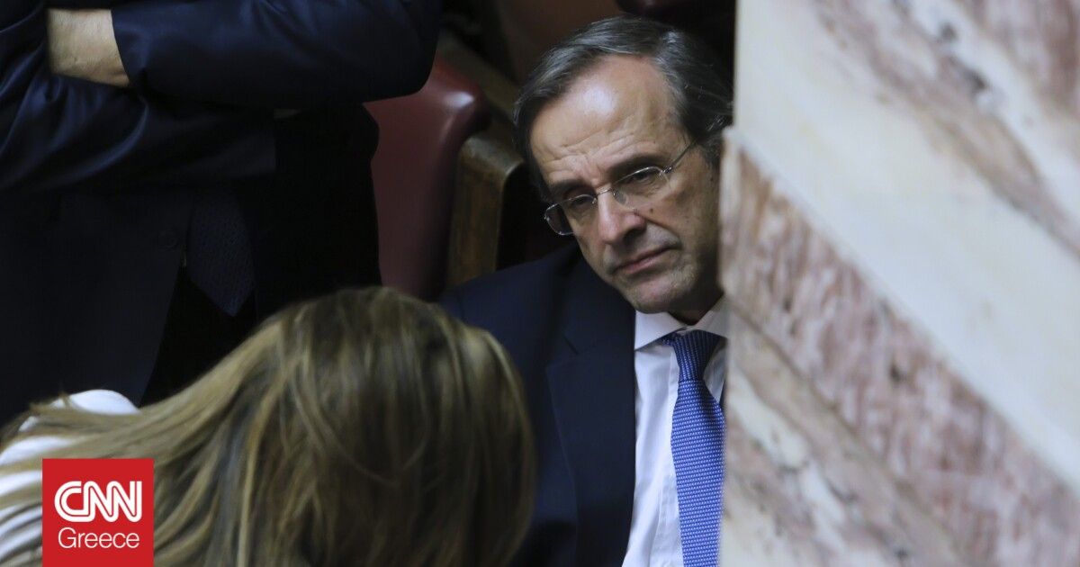 Από το γραφείο του παρακολούθησε την ομιλία του πρωθυπουργού ο Αντώνης ...