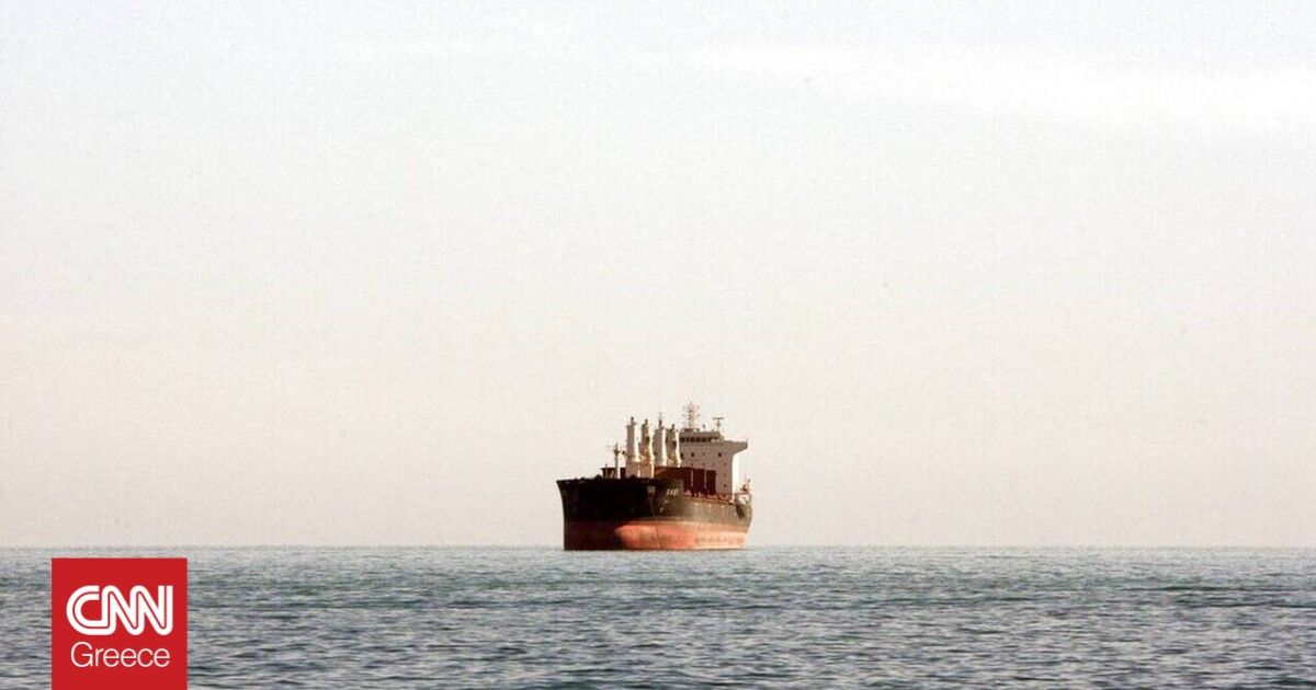 Ασφαλές και καλά στην υγεία του το πλήρωμα του φορτηγού πλοίου σημαία ...