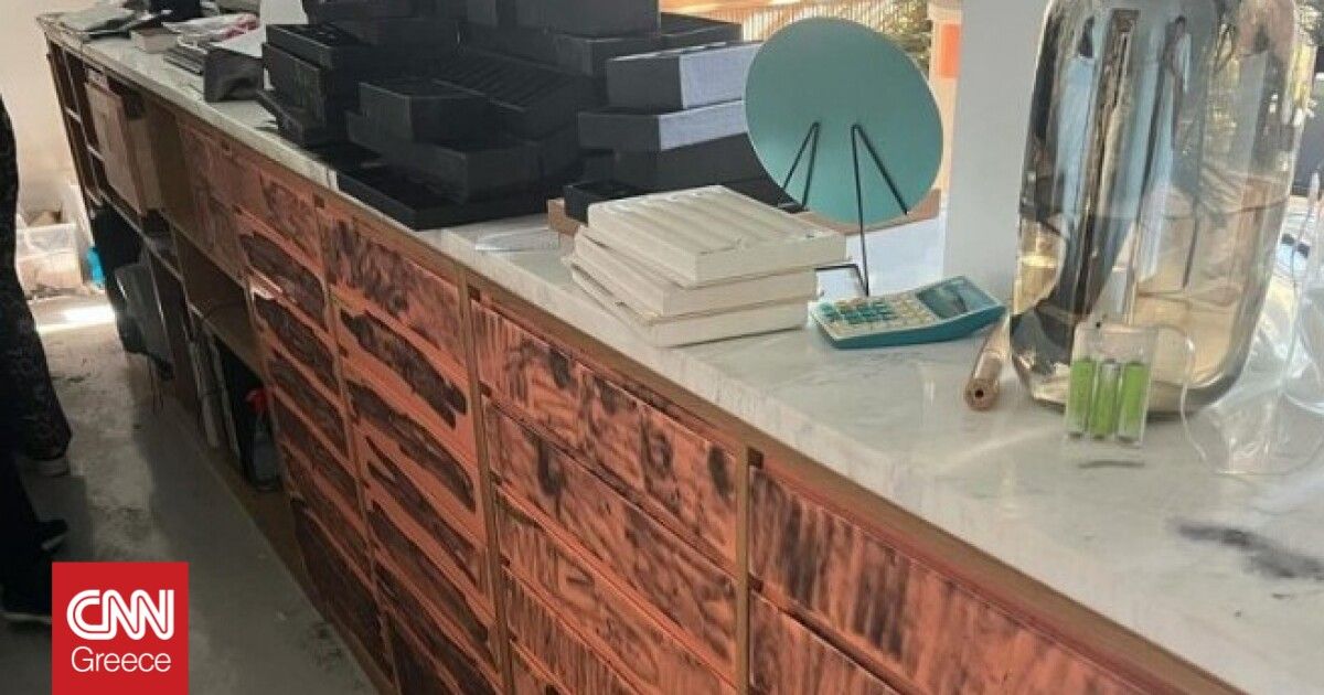 Κινηματογραφικό ριφιφί σε κοσμηματοπωλείο στο κέντρο της Αθήνας - CNN.gr