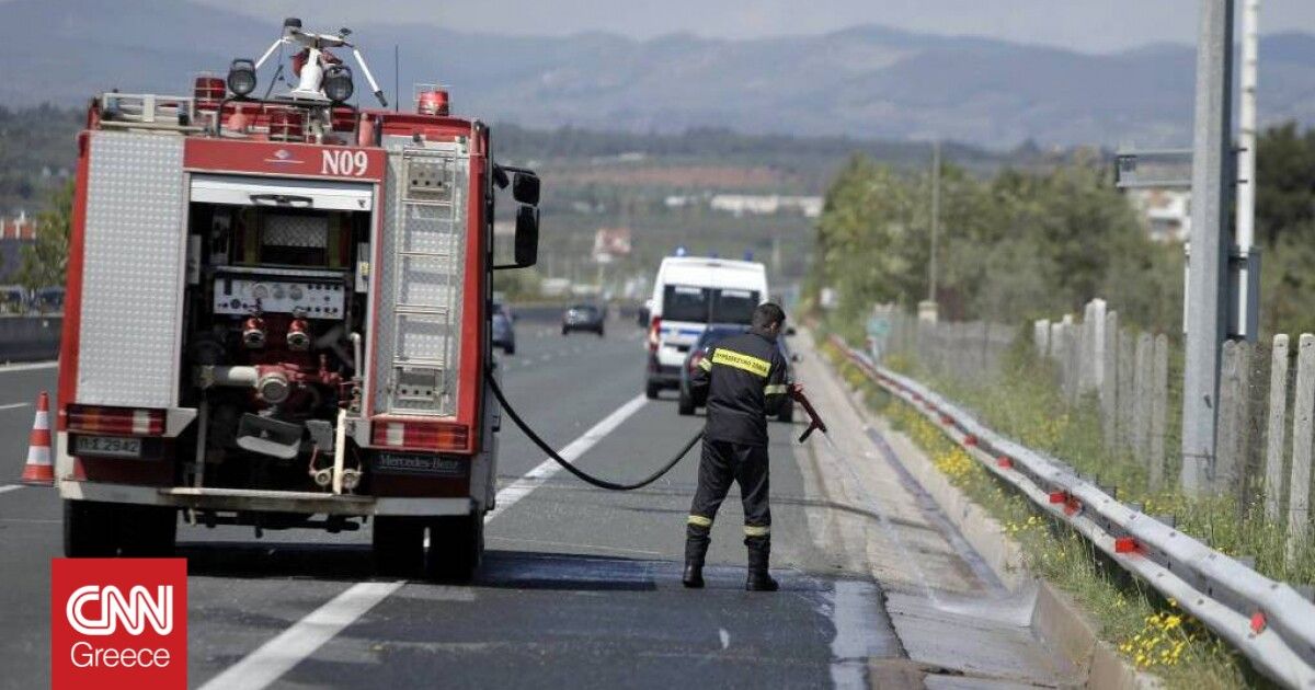 Πυρκαγιά σε αστικό λεωφορείο που βρισκόταν εν κινήσει στο Κορωπί - CNN.gr