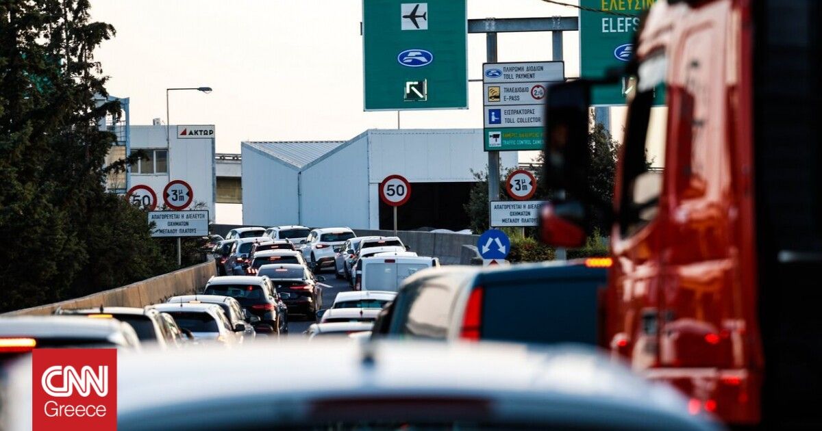 Κυκλοφοριακό χάος στη Κηφισίας από καραμπόλα τεσσάρων αυτοκινήτων - CNN.gr