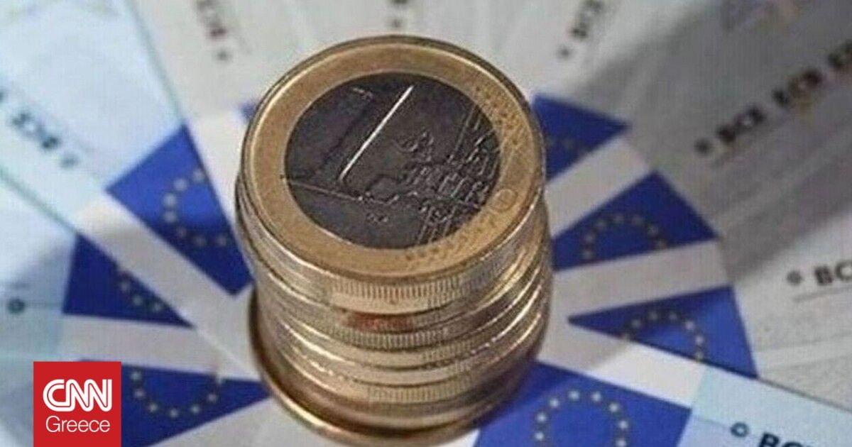 Αυξήσεις σε συντάξεις, μισθούς και επιδόματα που φέρνει το 2024 - CNN.gr