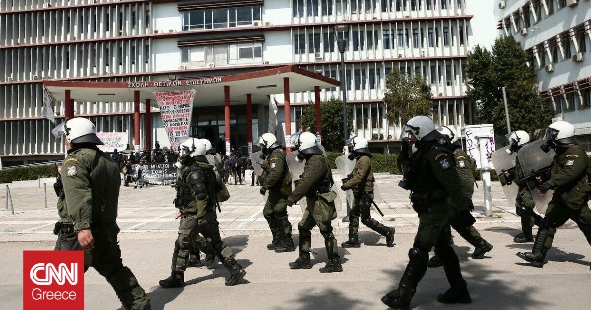 Θεσσαλονίκη: Επεισόδια με μολότοφ έξω από το ΑΠΘ - CNN.gr