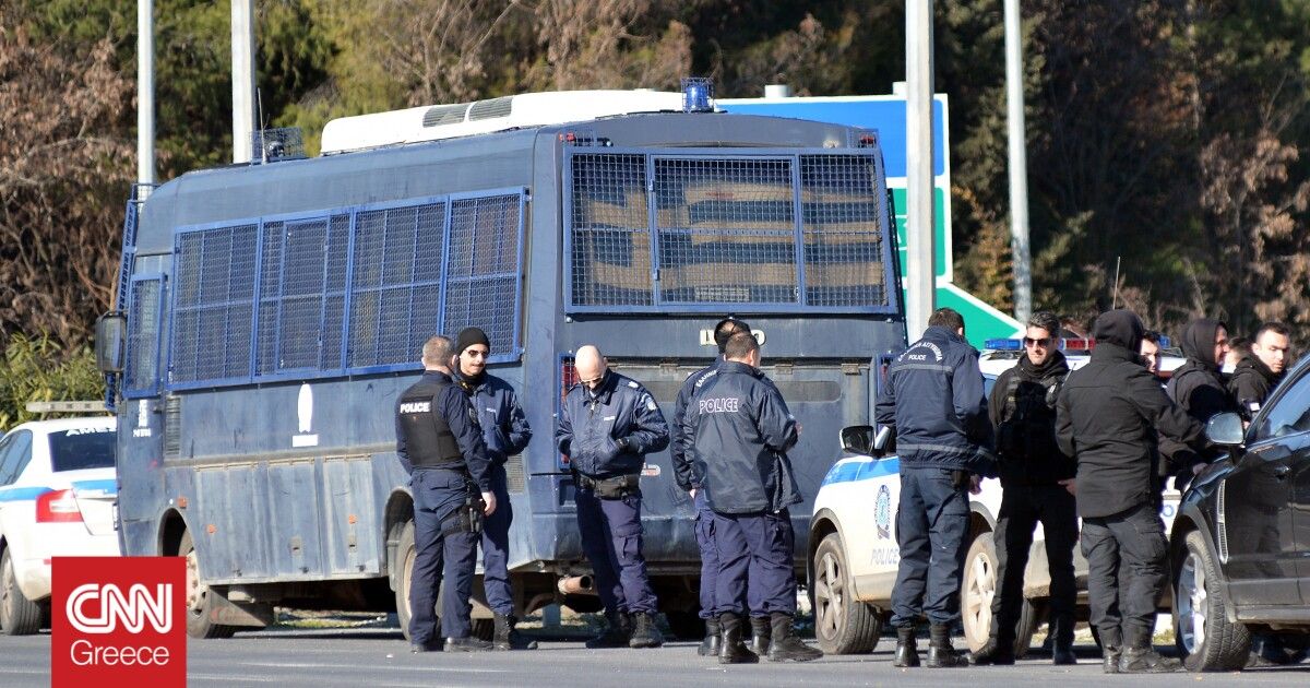 Λάρισα: Ένταση μεταξύ αγροτών και αστυνομικών - CNN.gr