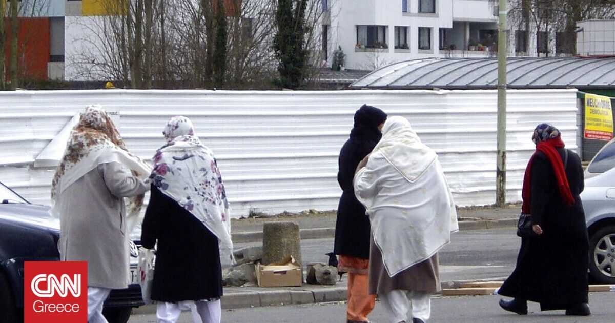 Γαλλία: Ακυρώθηκαν σχεδόν τα μισά άρθρα του νέου αντιμεταναστευτικού ...