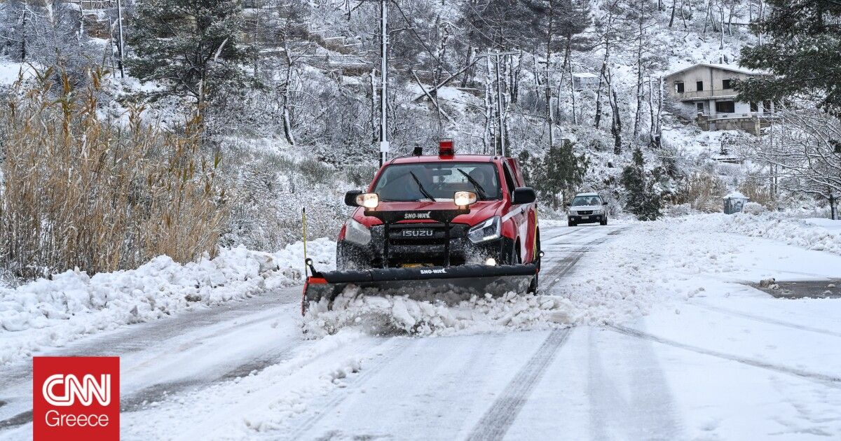 Κακοκαιρία Avgi: Αποκαταστάθηκε η κυκλοφορία στη λεωφόρο Διονύσου - CNN.gr