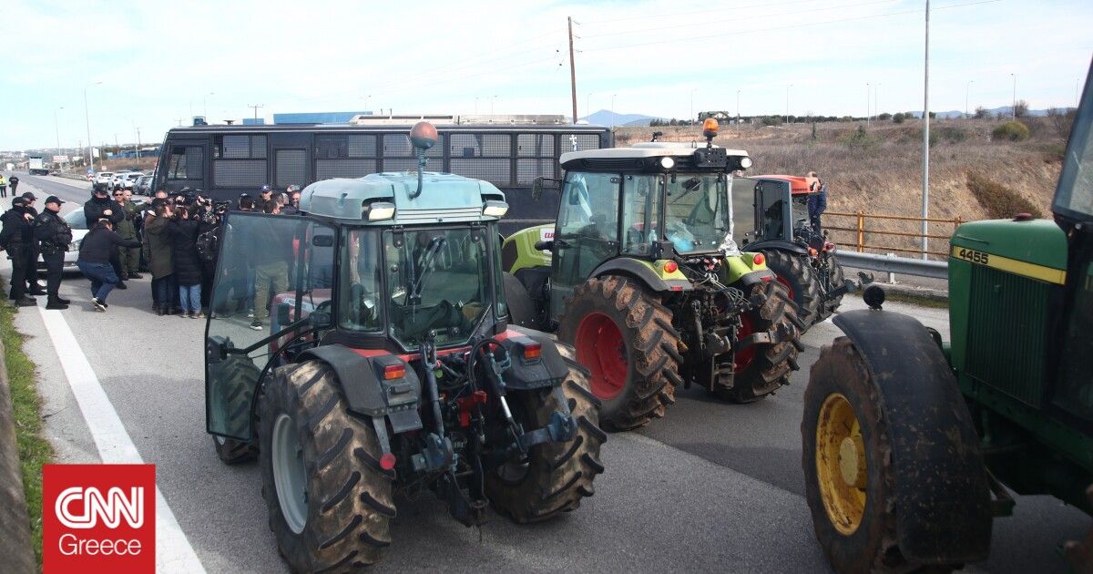 Αγρότες: Ενισχύουν τα μπλόκα σε όλη την Ελλάδα - Μηχανοκίνητη πορεία ...