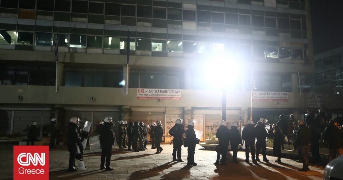 Κομοτηνή: Ελεύθεροι οι 18 προσαχθέντες από την κατάληψη στη Νομική - CNN.gr