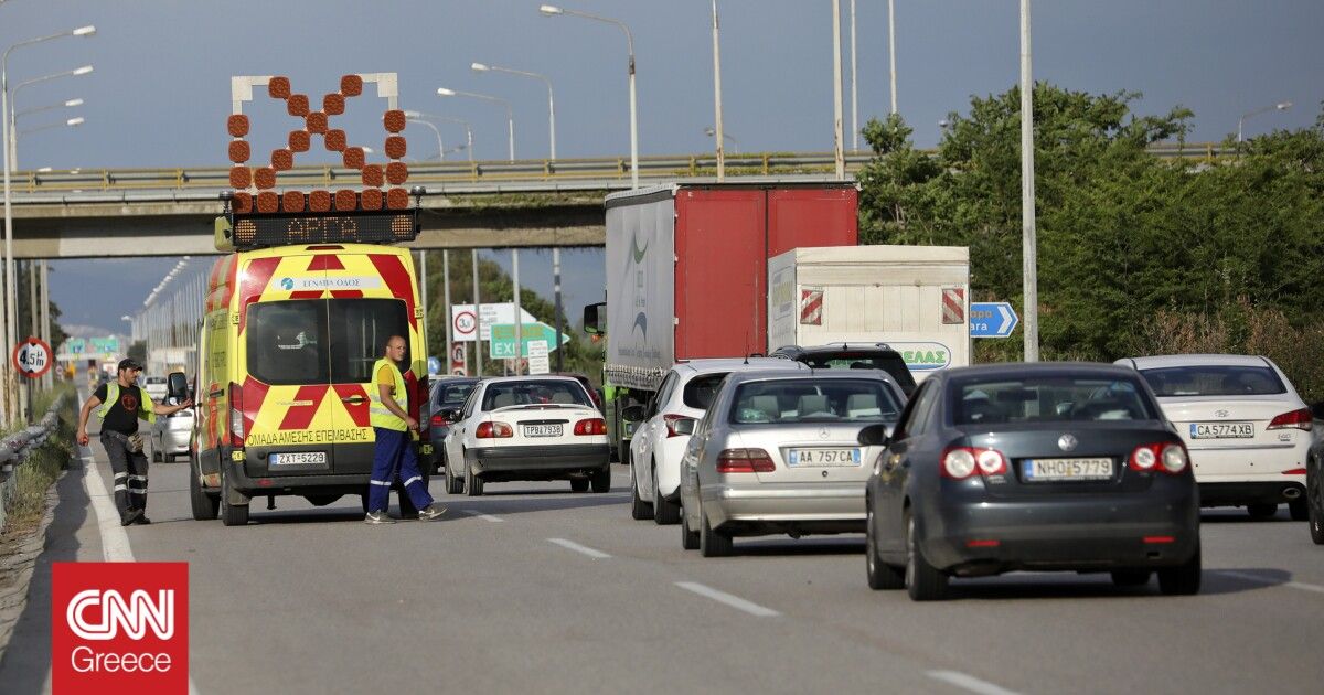 Καραμπόλα έξι οχημάτων στην περιφερειακή Θεσσαλονίκης - CNN.gr
