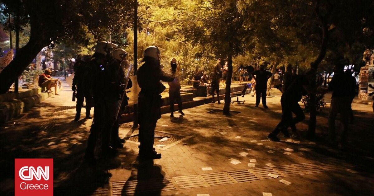 Θεσσαλονίκη: Επίθεση με μολότοφ δέχθηκε διμοιρία των ΜΑΤ έξω από ...