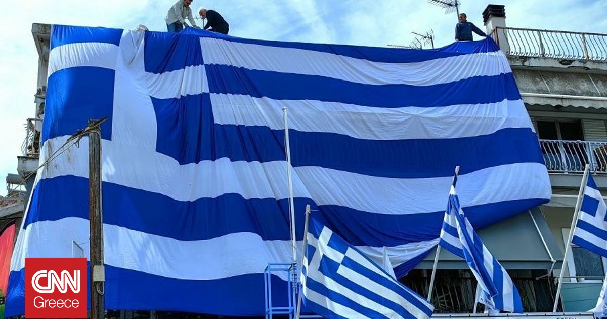 25η Μαρτίου: Ελληνικές σημαίες... τεραστίων διαστάσεων σε Πειραιά ...