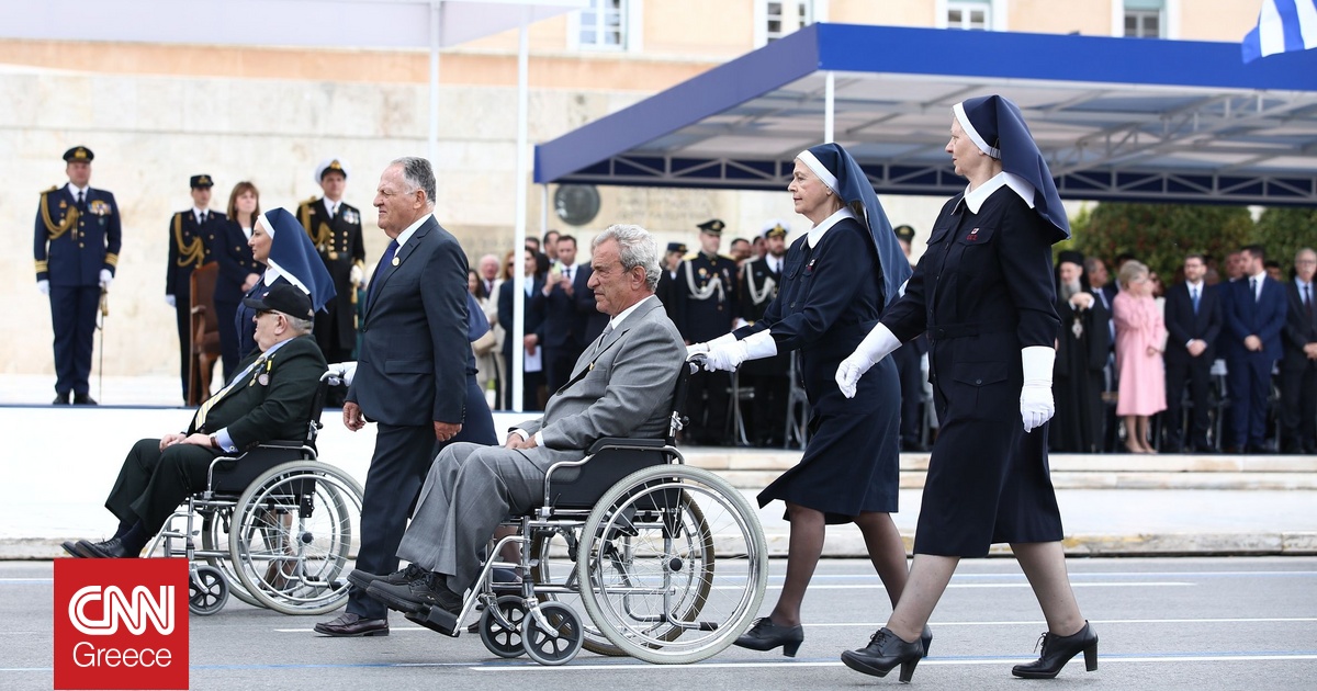 25η Μαρτίου: Ρίγη συγκίνησης στην παρέλαση των αναπήρων πολέμου - CNN.gr