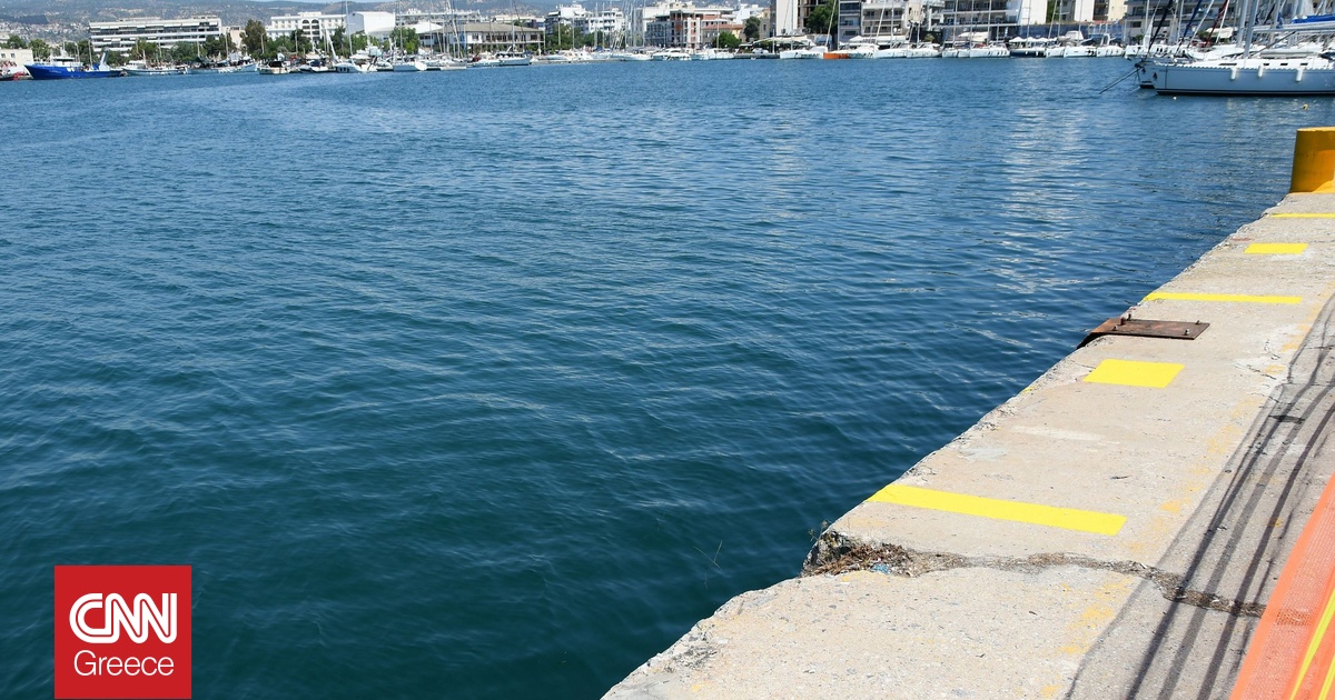 Ηγουμενίτσα: Μηχανική βλάβη σε πλοίο με 400 επιβάτες - CNN.gr