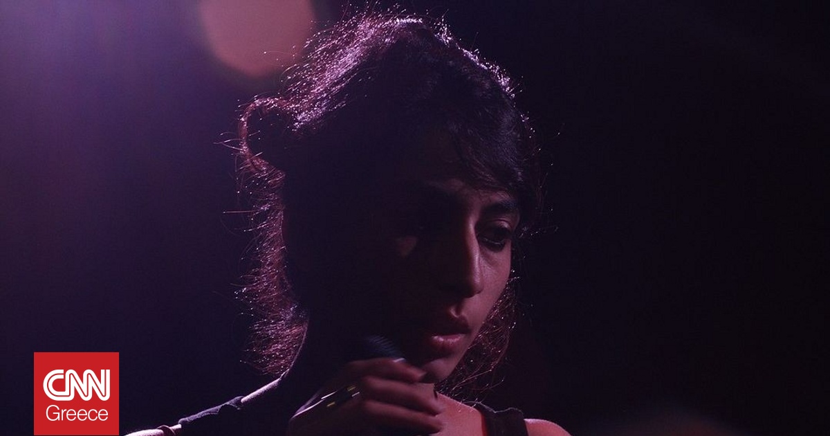 Record Digging: H Arooj Aftab μεγαλώνει ακόμη περισσότερο τα όρια της folk jazz - CNN.gr