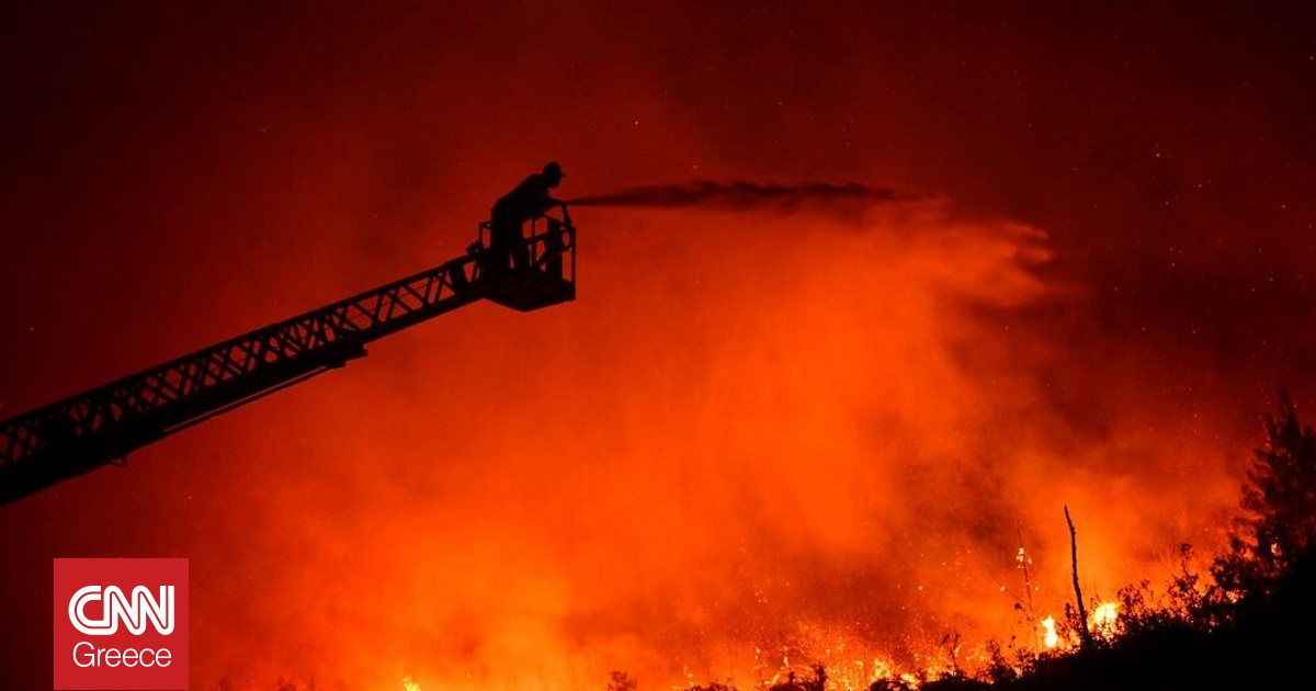 Ανεξέλεγκτη πυρκαγιά στην Πάφο - Εκκενώνονται χωριά - CNN.gr