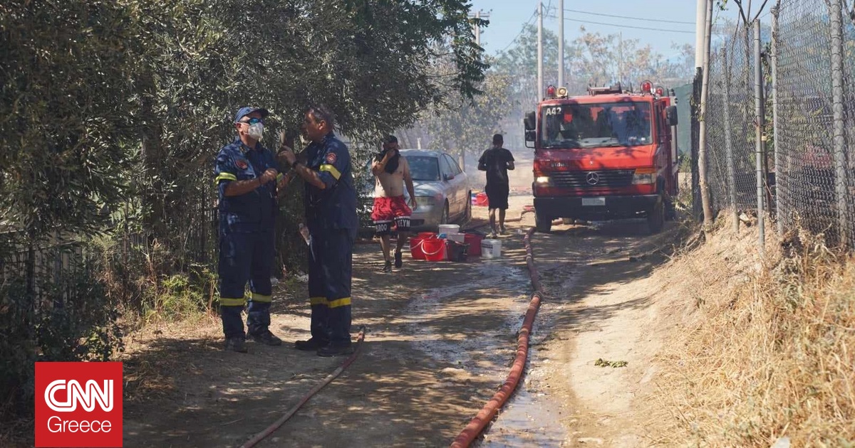 Εικόνες από τη φωτιά στον Κόκκινο Μύλο με το φακό του CNN Greece - CNN.gr
