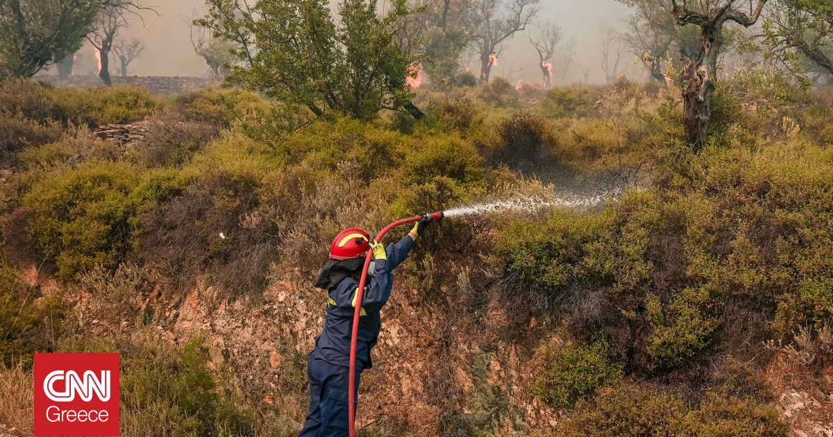 Ηράκλειο: Σε εξέλιξη πυρκαγιά εντός κατοικημένης περιοχής - CNN.gr