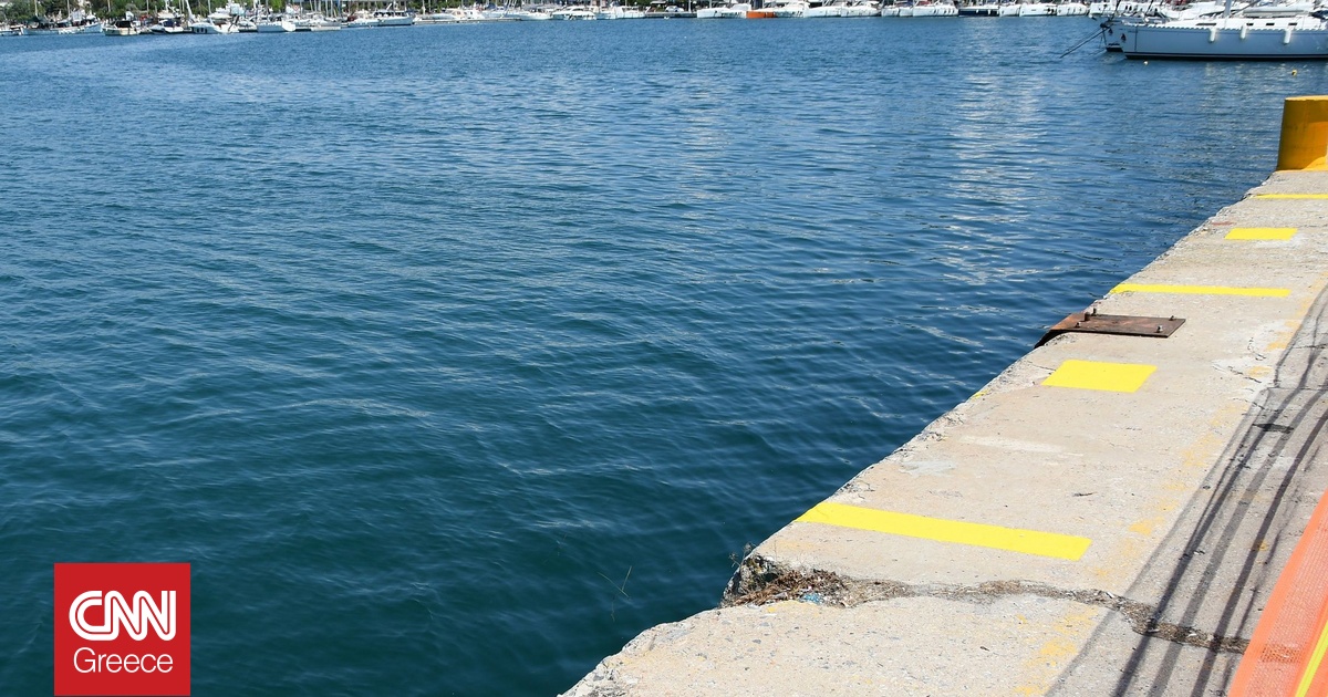 Πλοίο με 109 επιβάτες προσέκρουσε στο λιμάνι της Ρόδου - CNN.gr